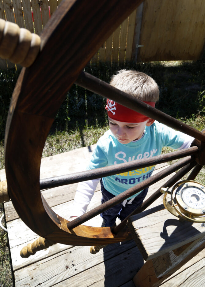 Video: Lusty pirates, fugitive emus abound at Utah Pirate Fest | News ...